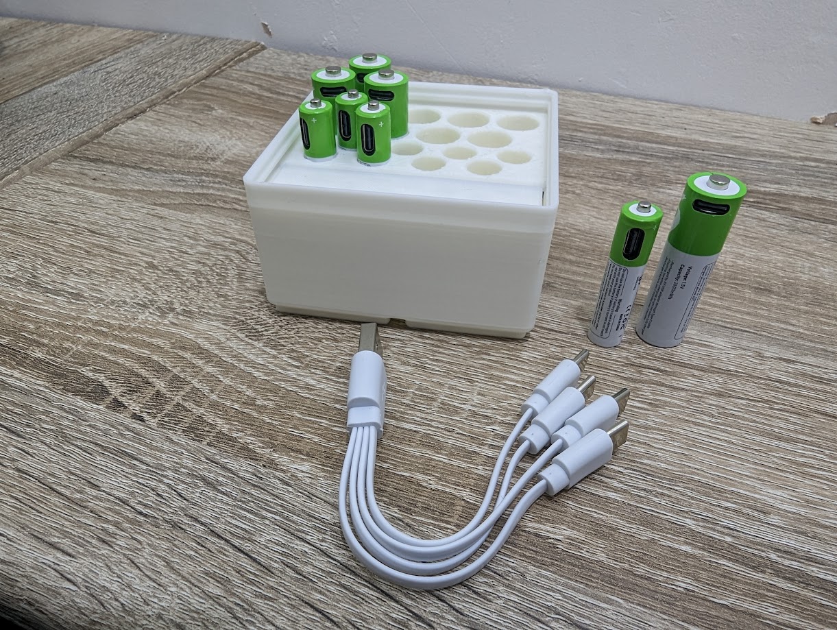 Gridfinity AA & AAA Rechargeable battery USB-C / Micro with storage for ...