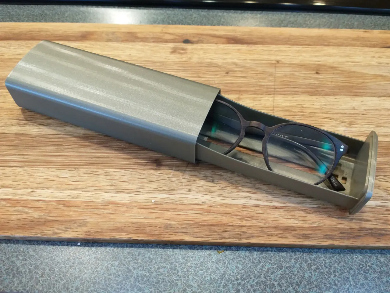 Spring-Loaded Glasses Case by LoboCNC | Download free STL model ...
