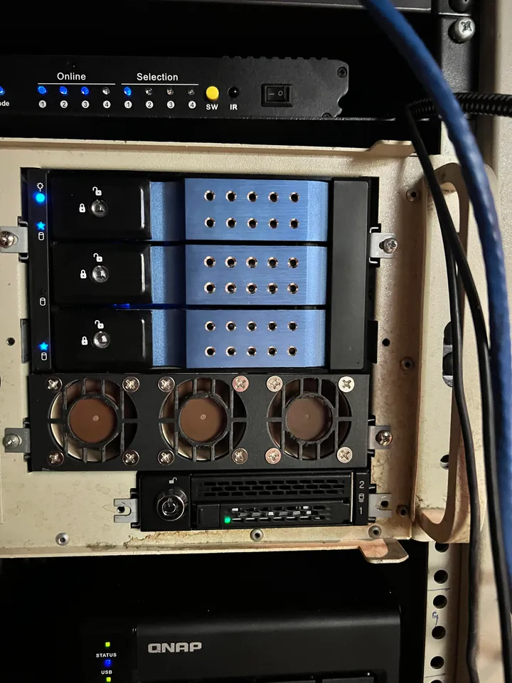 5.25" drive bay mount for 3x40mm fans by eatstoomuchjam | Download free ...