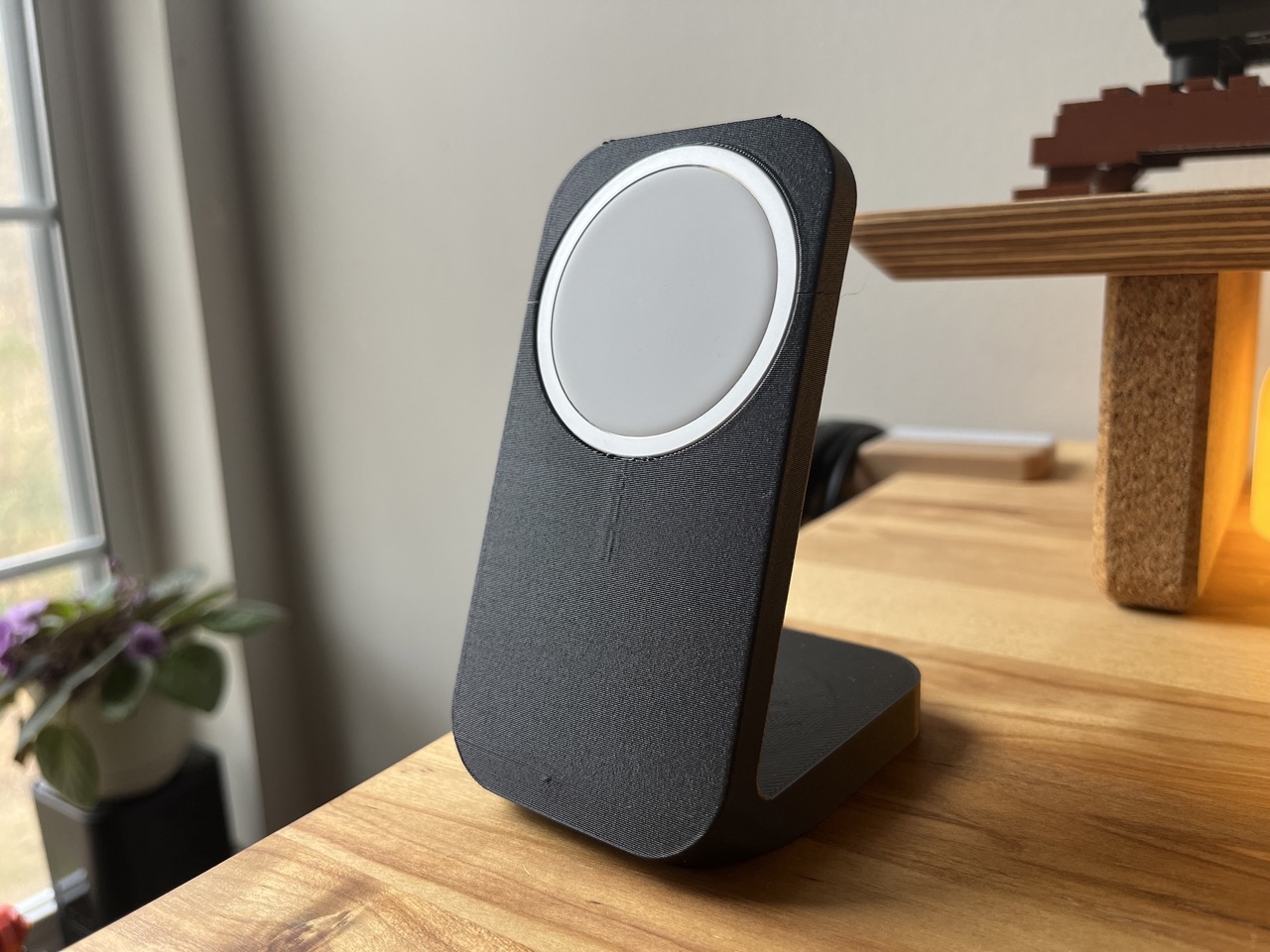 MagMad 3D Printed MagSafe Stand von Peterson Daughtry | Kostenloses STL ...