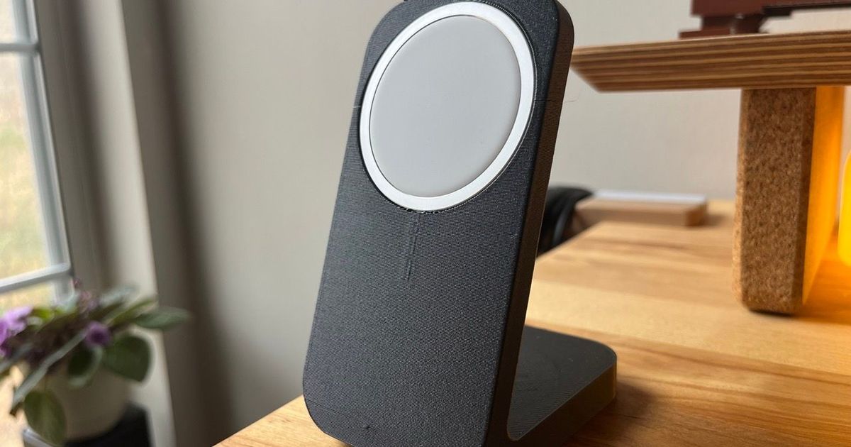 MagMad 3D Printed MagSafe Stand von Peterson Daughtry | Kostenloses STL ...