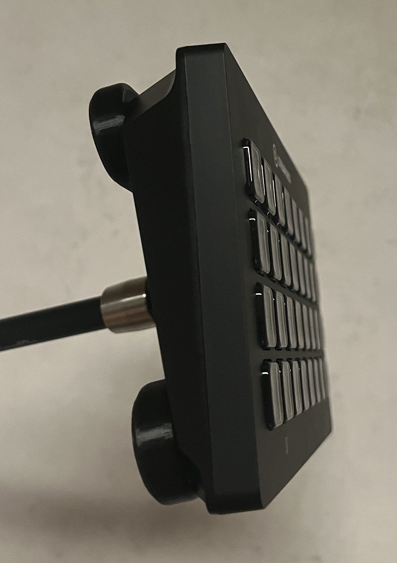 Stream Deck XL 1/4" Mount von hennedo | Kostenloses STL-Modell ...