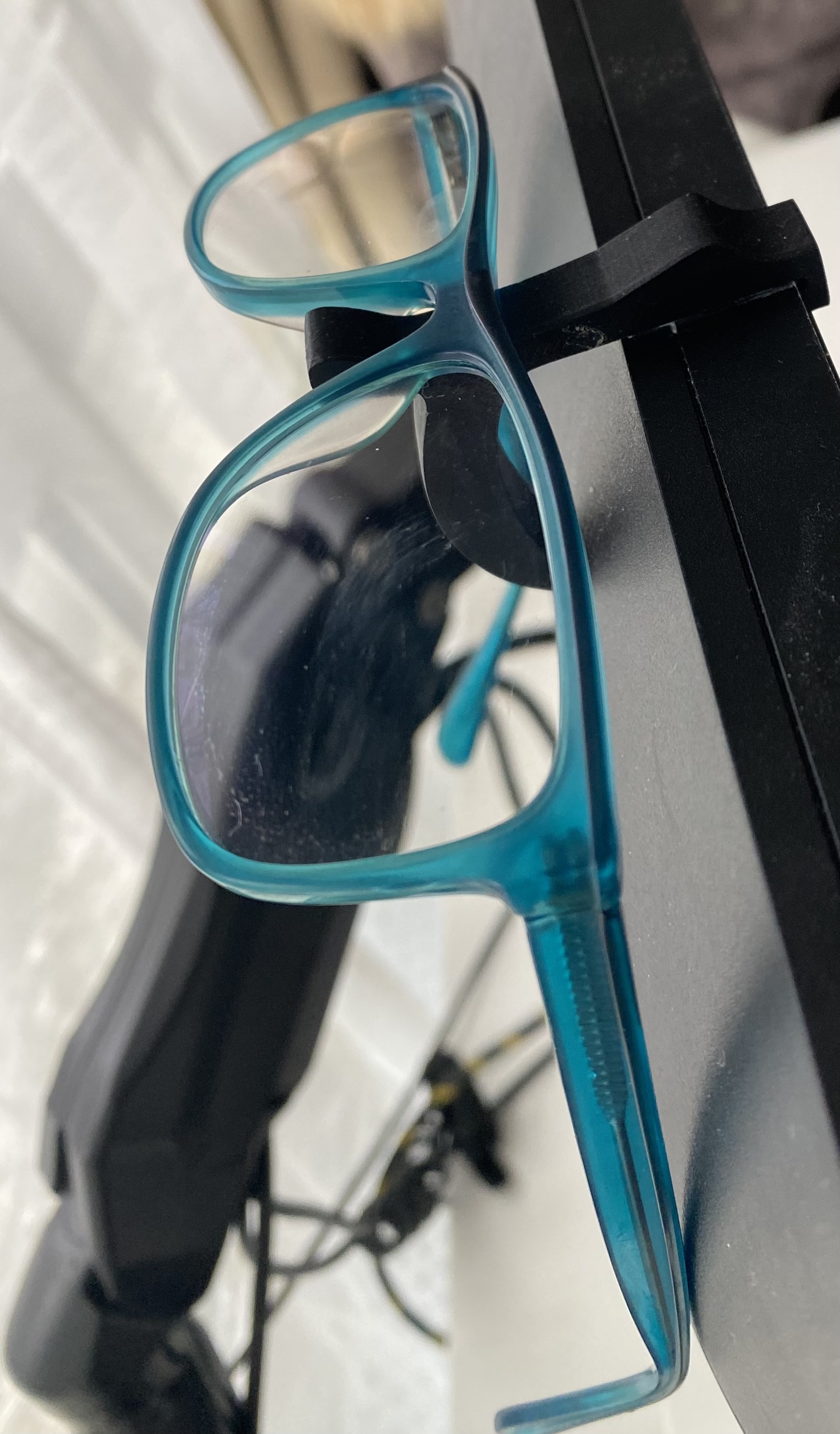 Eyeglass holder for computer monitor by JJ | Download free STL model ...