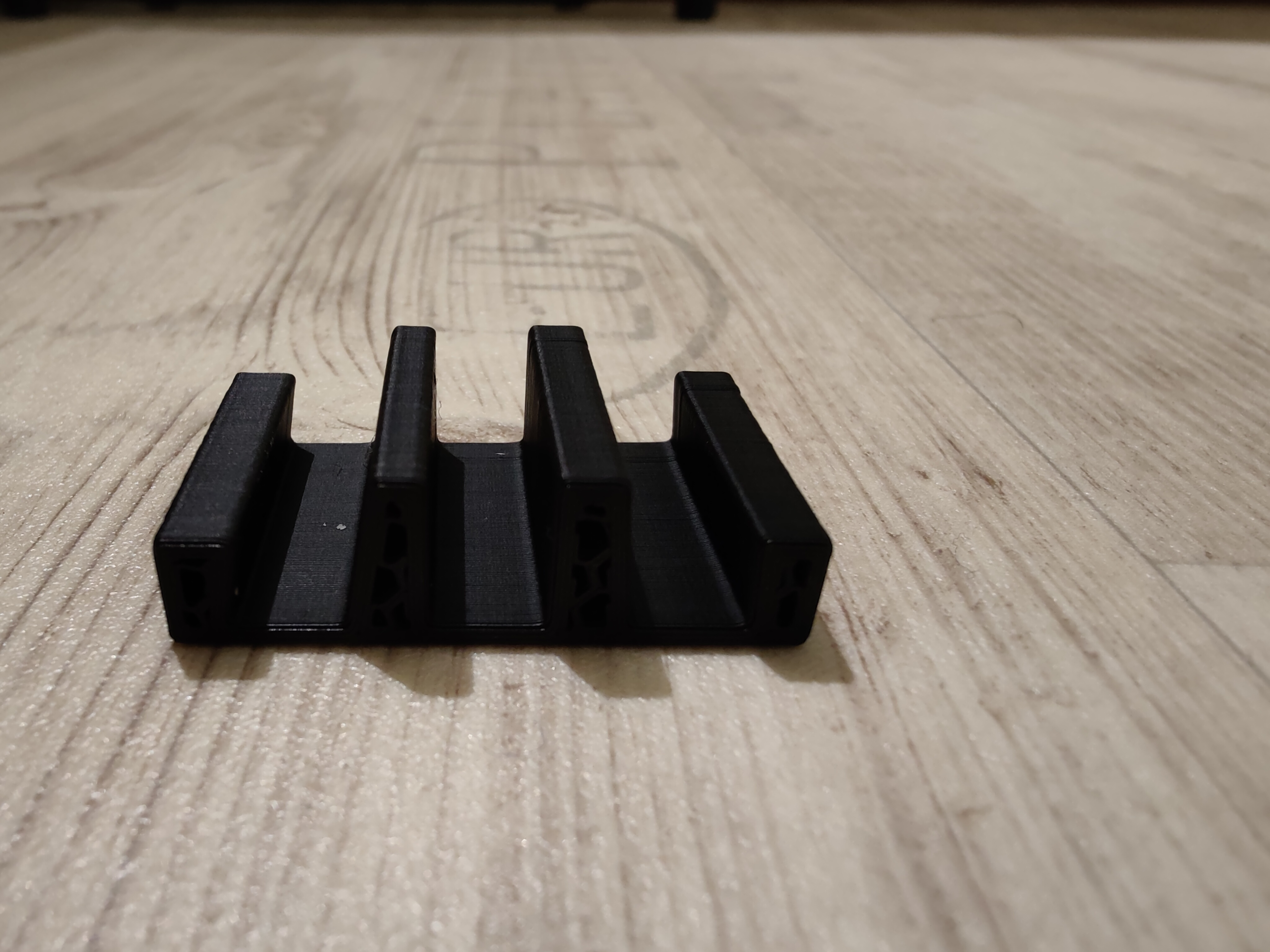 Simple minimalist tablet stand by Mouky | Download free STL model ...
