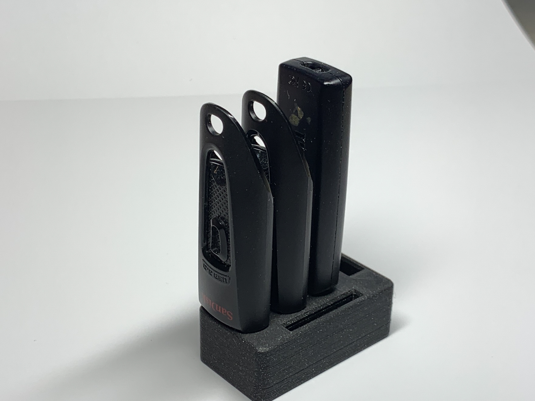 USB Holder by Noah2784 | Download free STL model | Printables.com