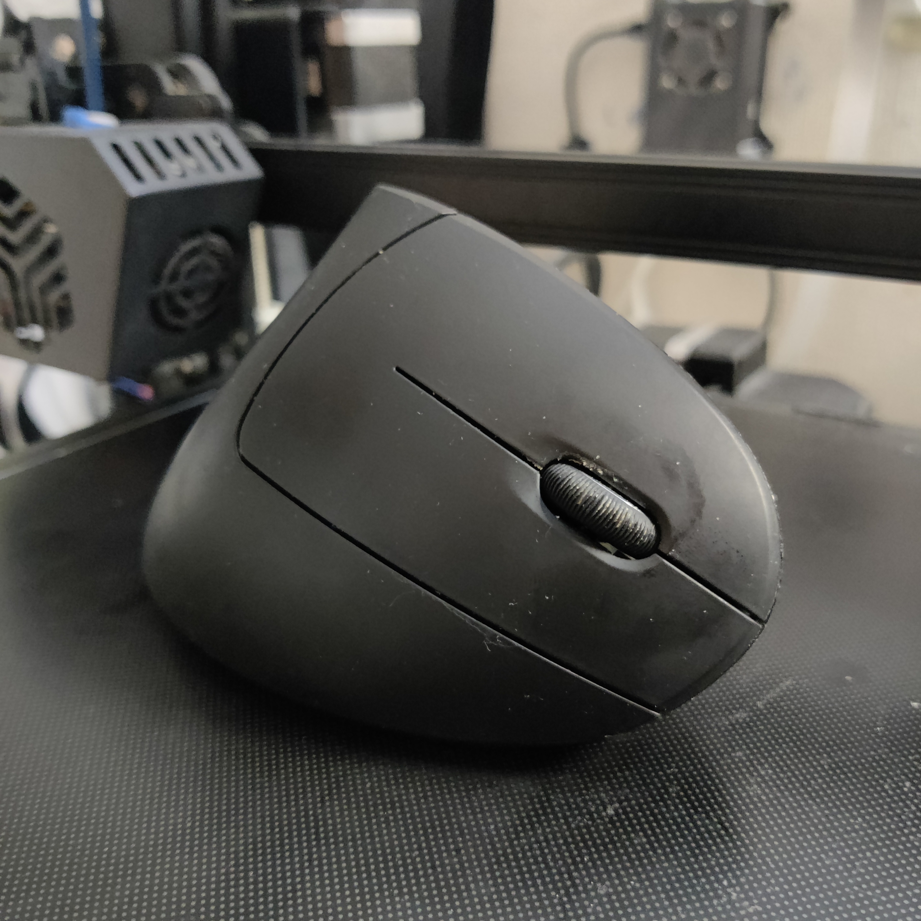 ANKER Vertical Mouse Battery Cover by EaziG | Download free STL model ...
