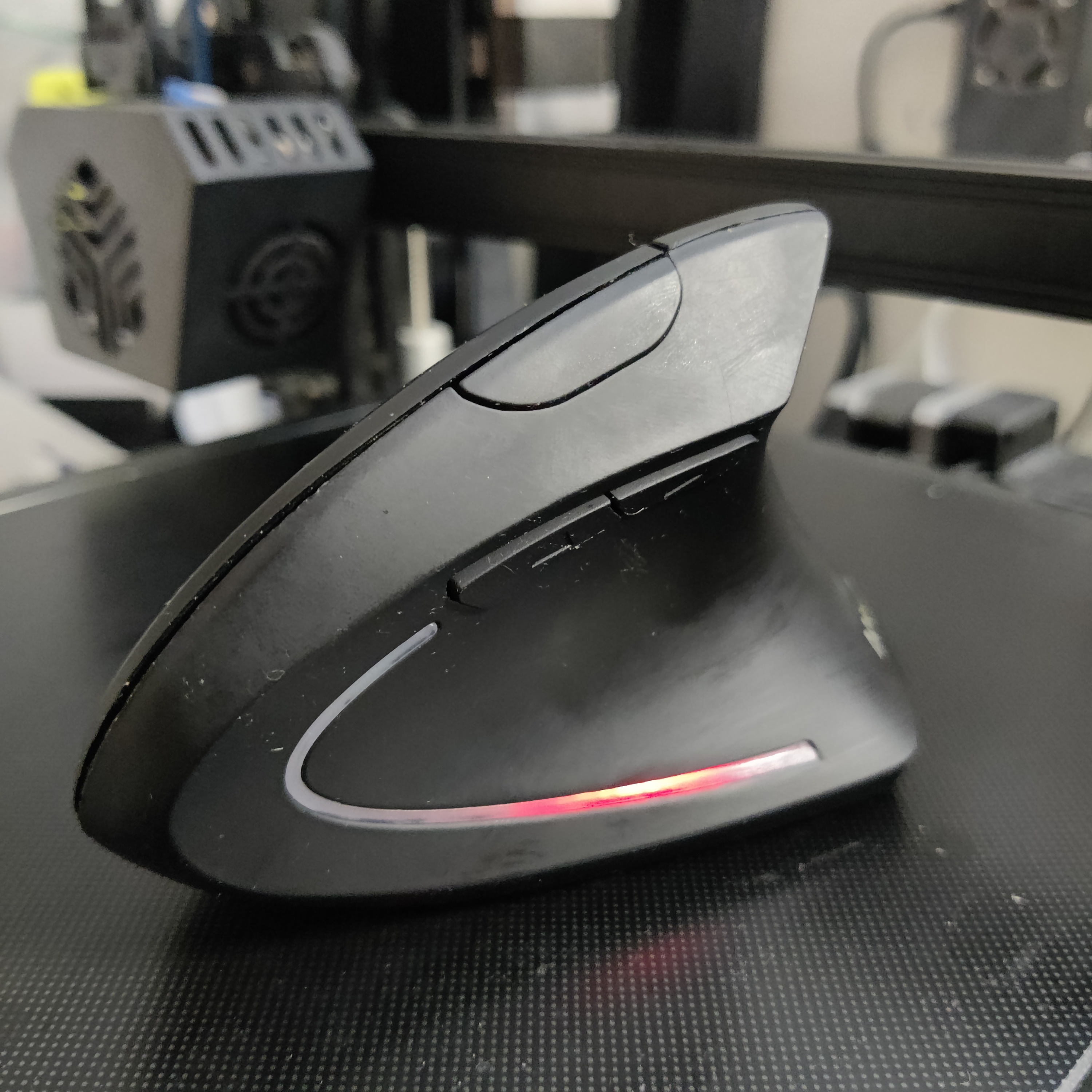 ANKER Vertical Mouse Battery Cover by EaziG | Download free STL model ...