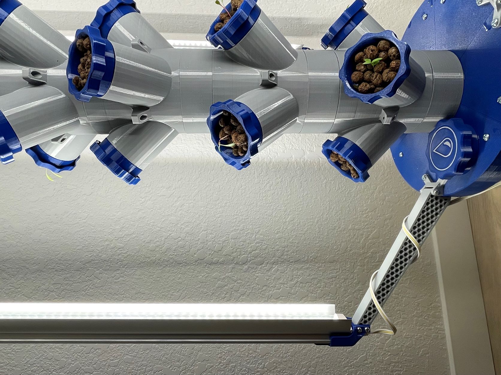 Modular Hydroponics Tower w/ Grow Lights by Proton Fabric | Download ...