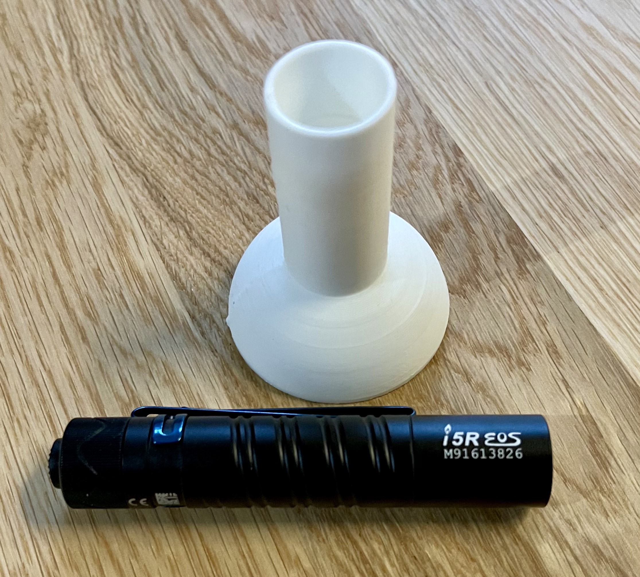 Olight i5R / i5T Flashlight Diffuser Stand by erleichda | Download free ...