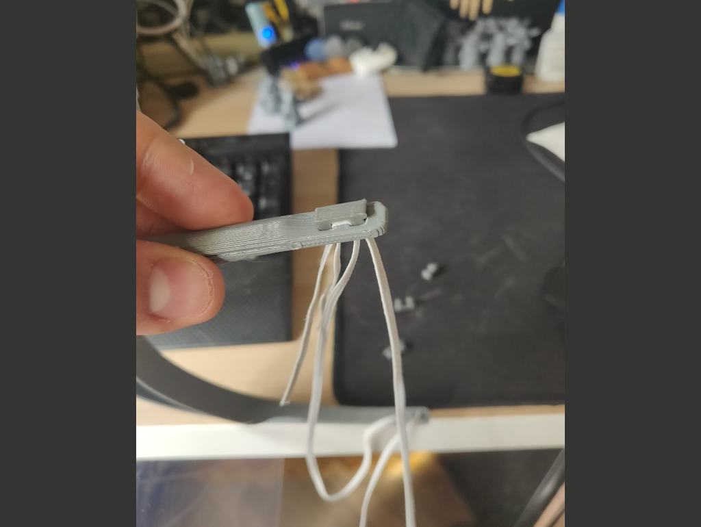 Easy 3D printed Face Shield With Strap Lock by dromanol | Download free ...