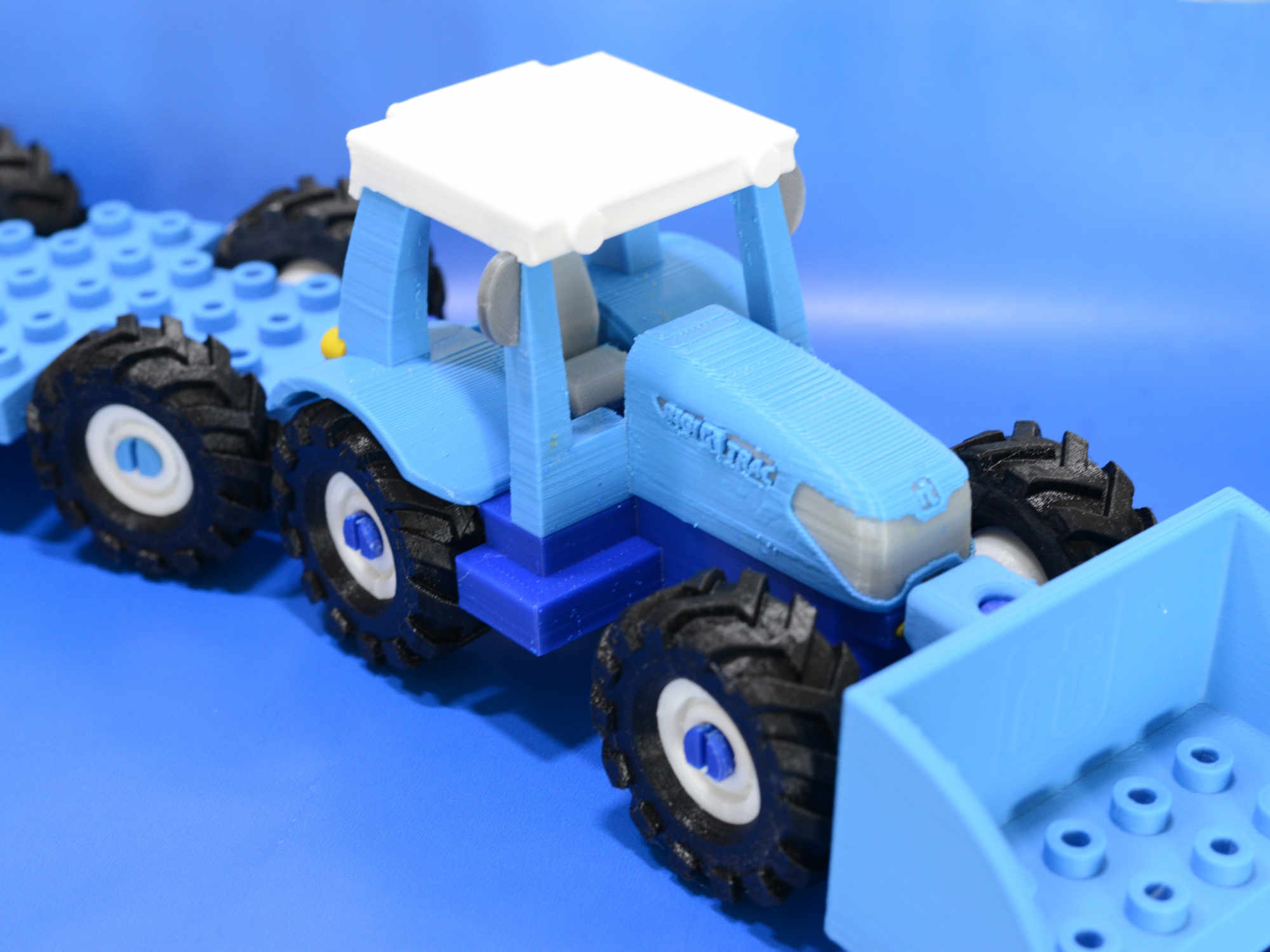 Tractor (Multi-Color) by Traktor | Download free STL model | Printables.com