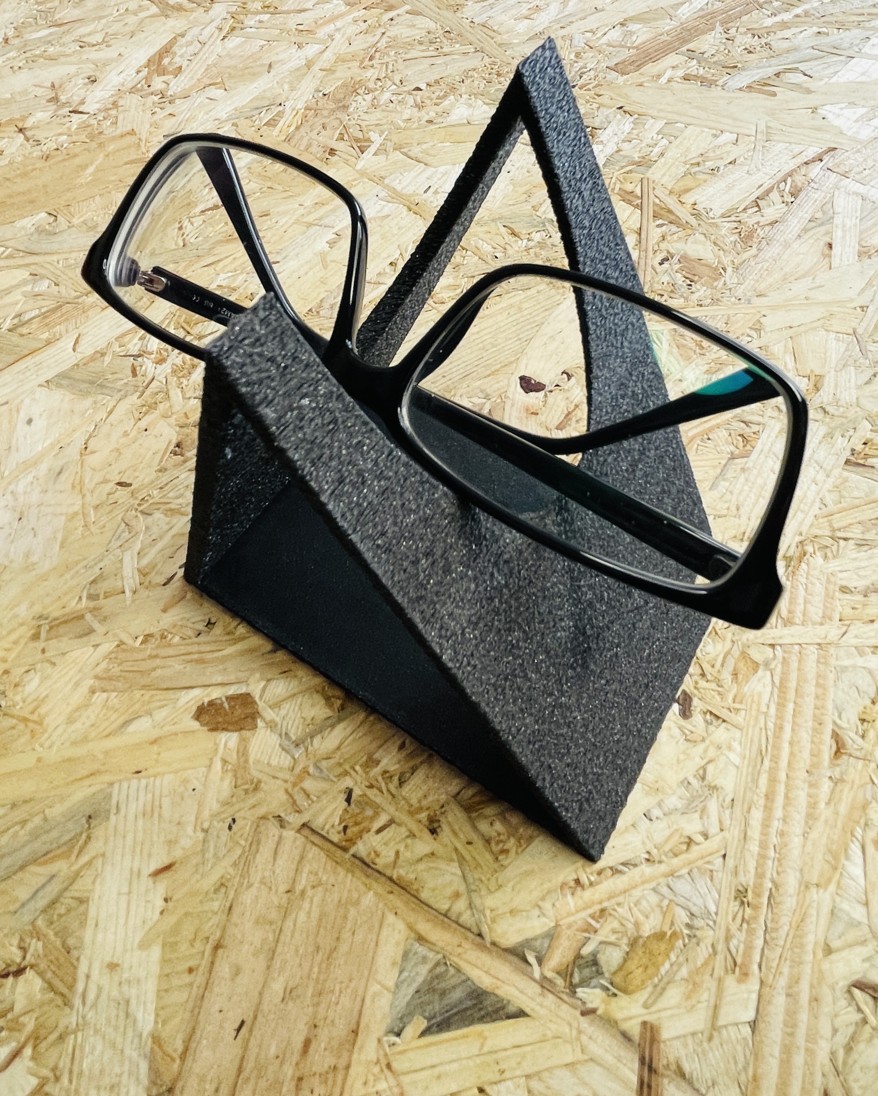 Glasses holder - triangle by Valentino Hesse | Download free STL model ...