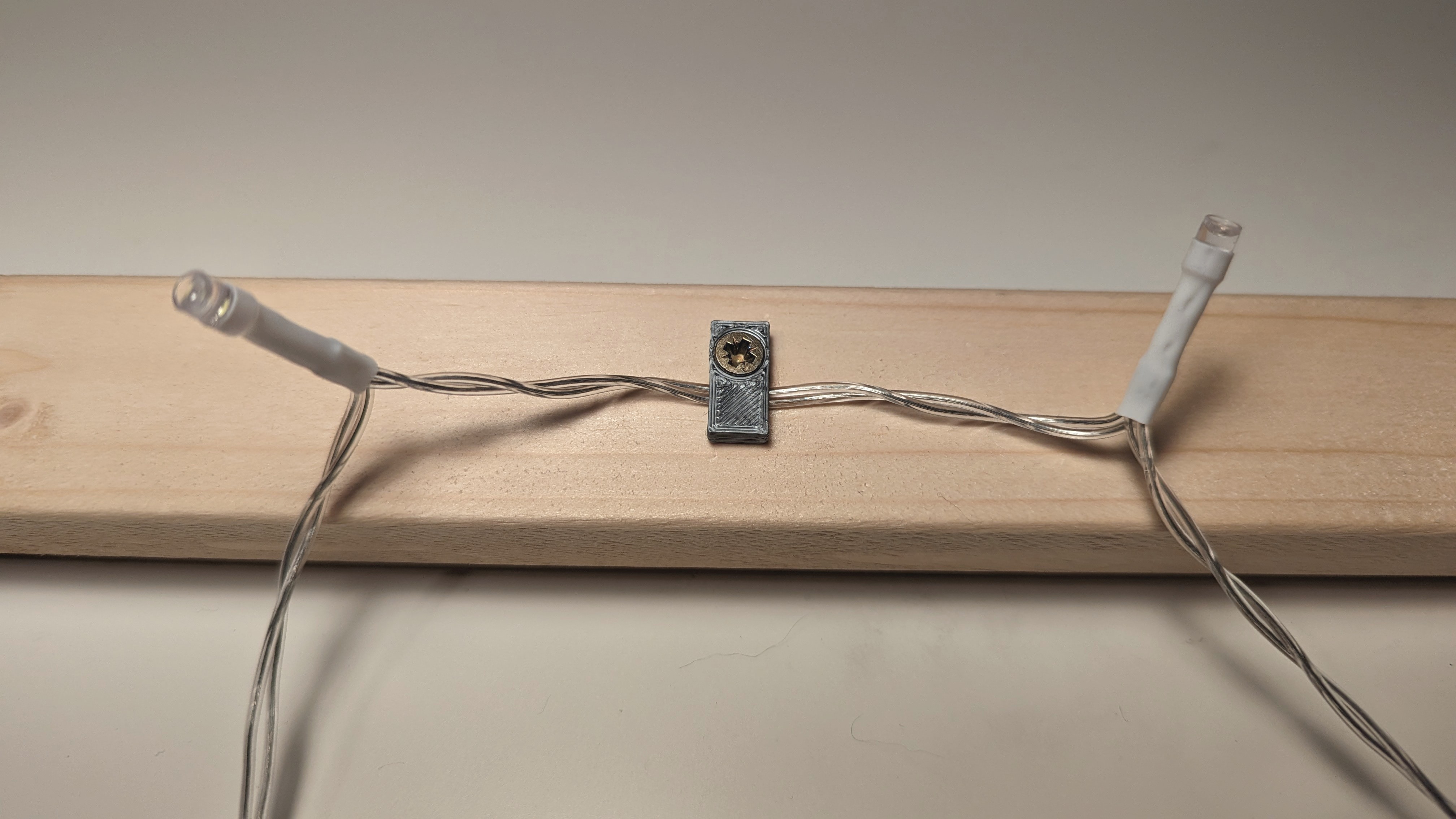 Fairy light cable clip by Papegoja:) | Download free STL model ...