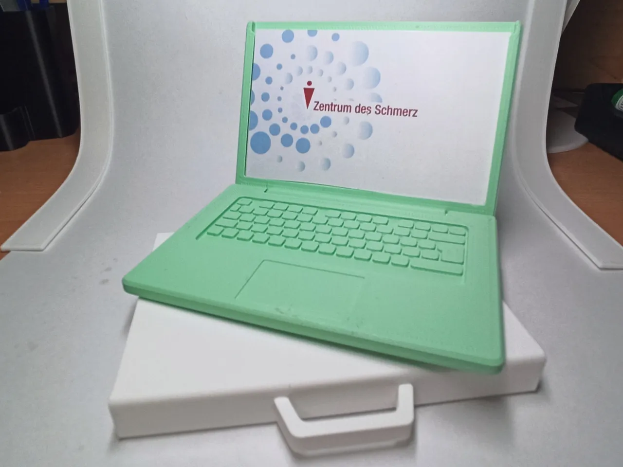 Business Card Laptop - Case and Display! by ZiRo 3D | Download free STL ...