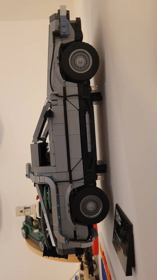 Lego DeLorean (2022) 21103 wall mount by Yvrogne | Download free STL ...