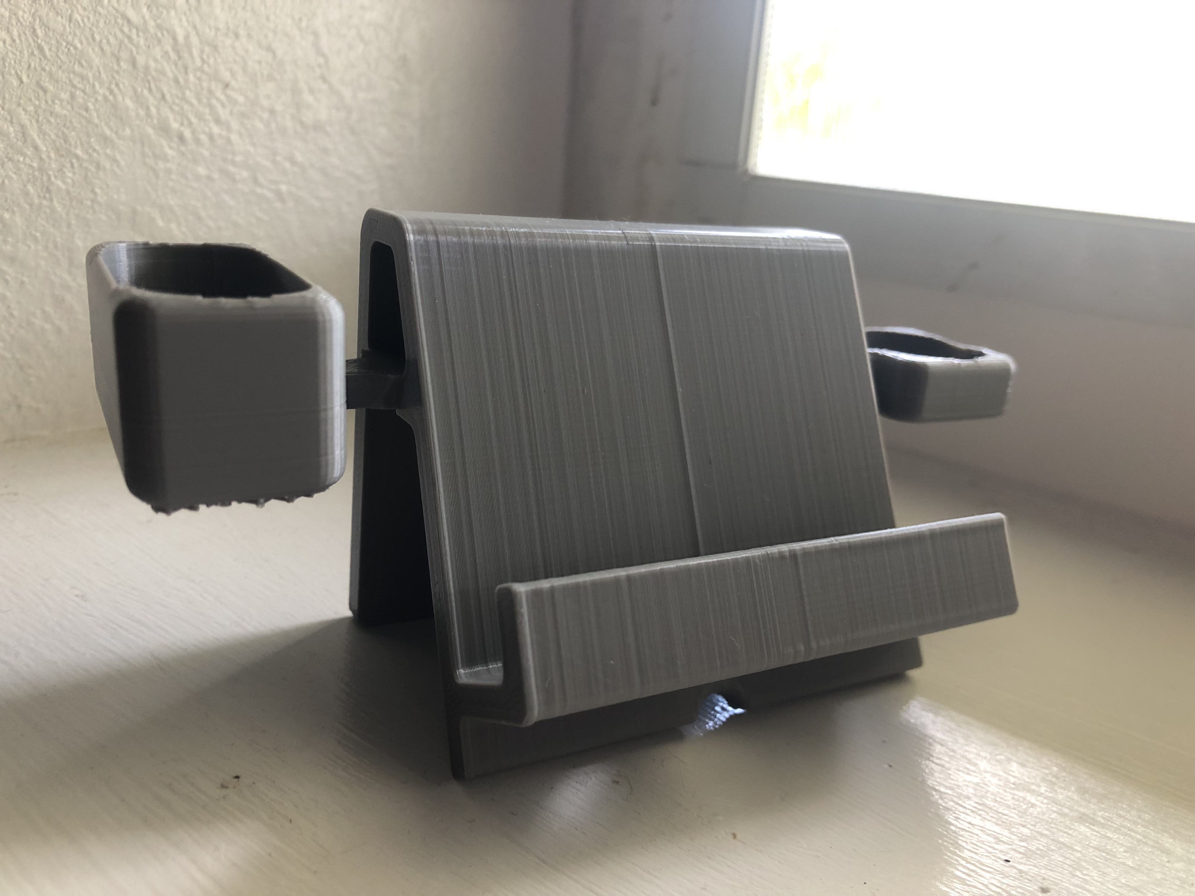 Apple iPhone/watch/Airpods stand by Henry Thelen | Download free STL ...