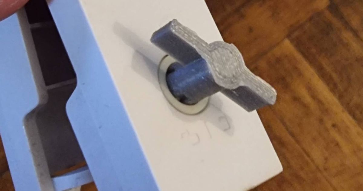 Qnap Key for square lock with protrusion by Molot | Download free STL ...
