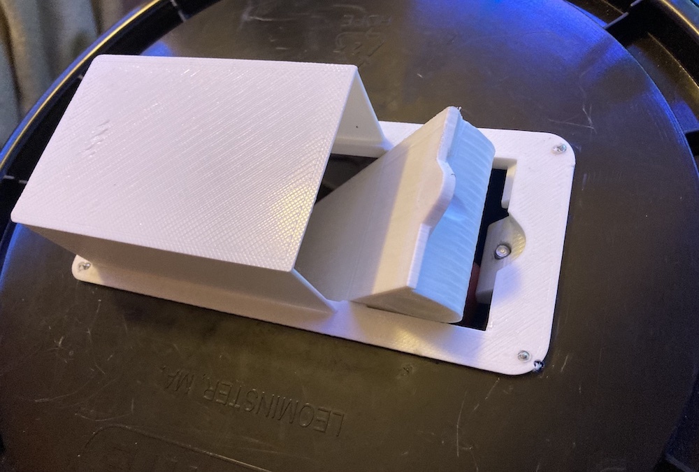 Self-Reseting Tilting Bucket Mouse Trap with Magnetic Release par ...