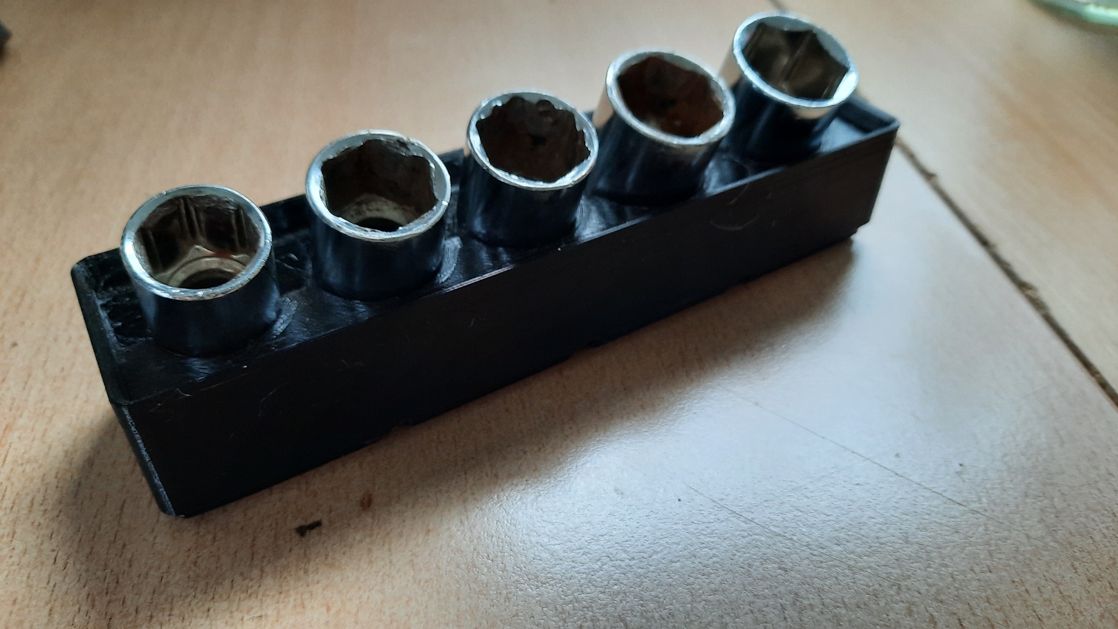Gridfinity Nut holder (15mm, 17mm, 19mm, 21mm) by Franz Kranz ...