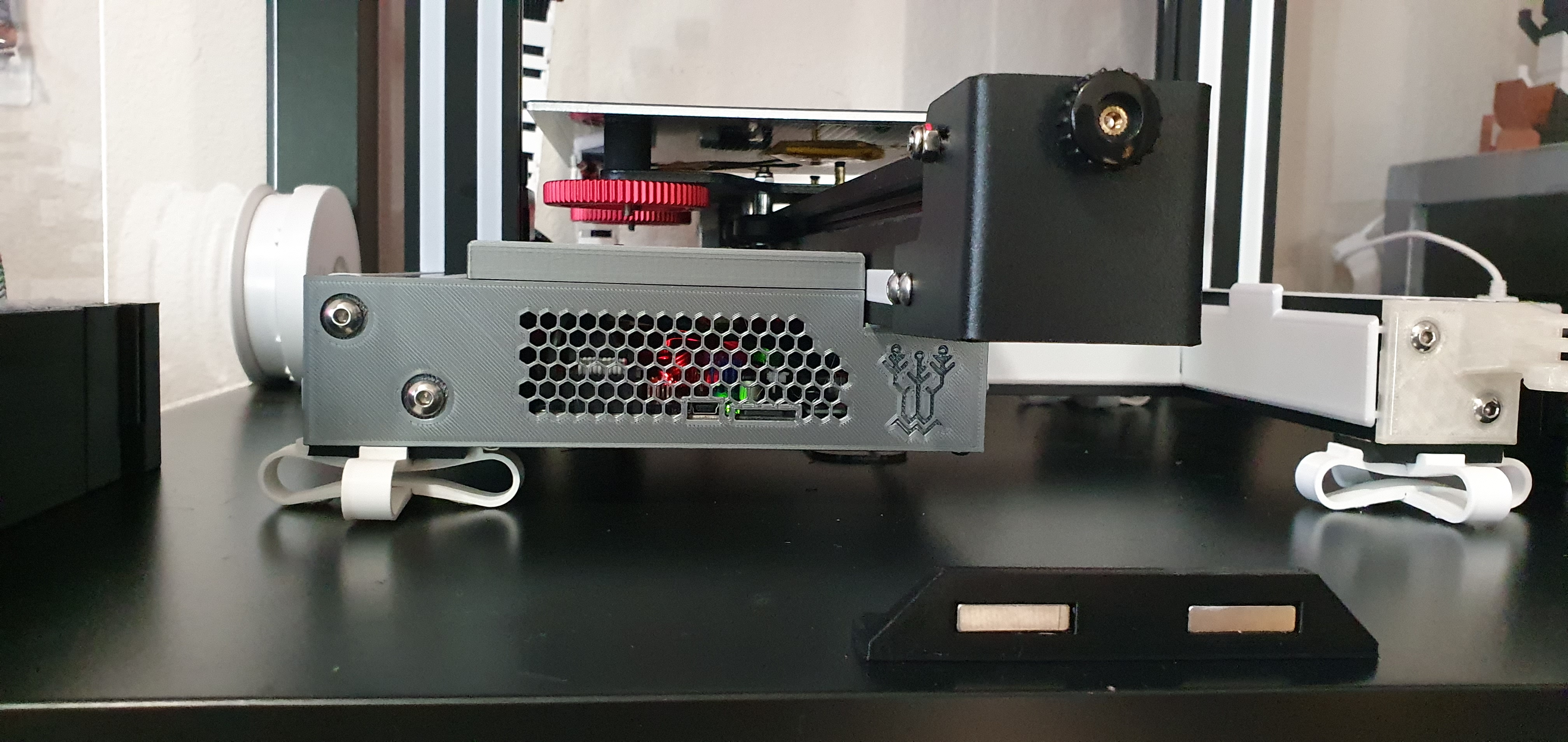 Honeycomb Electronics Case for Ender 3 Pro by Nekothechamp | Download free STL model ...