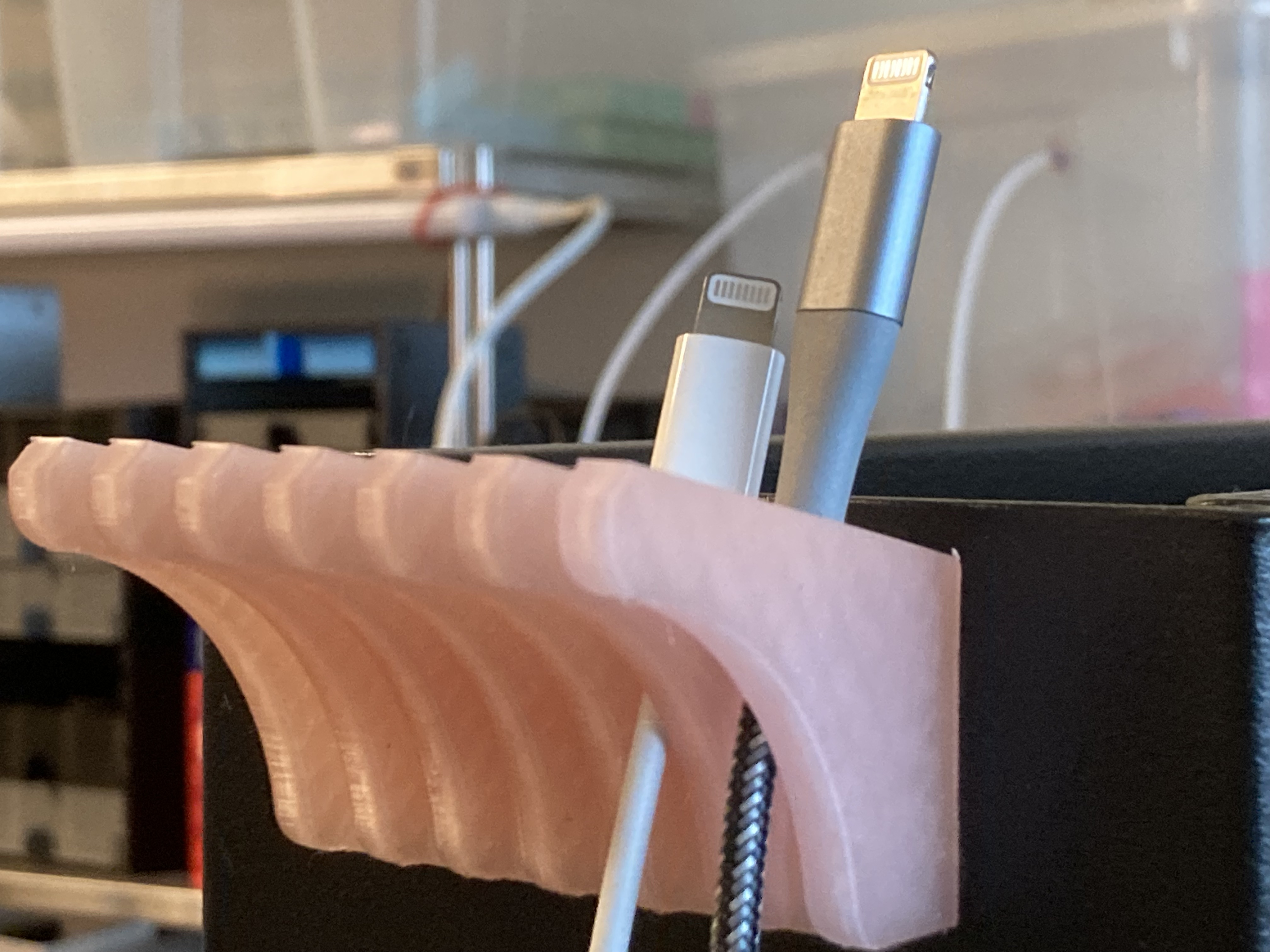 USB cable hanger with magnet hole by Kaien | Download free STL model ...