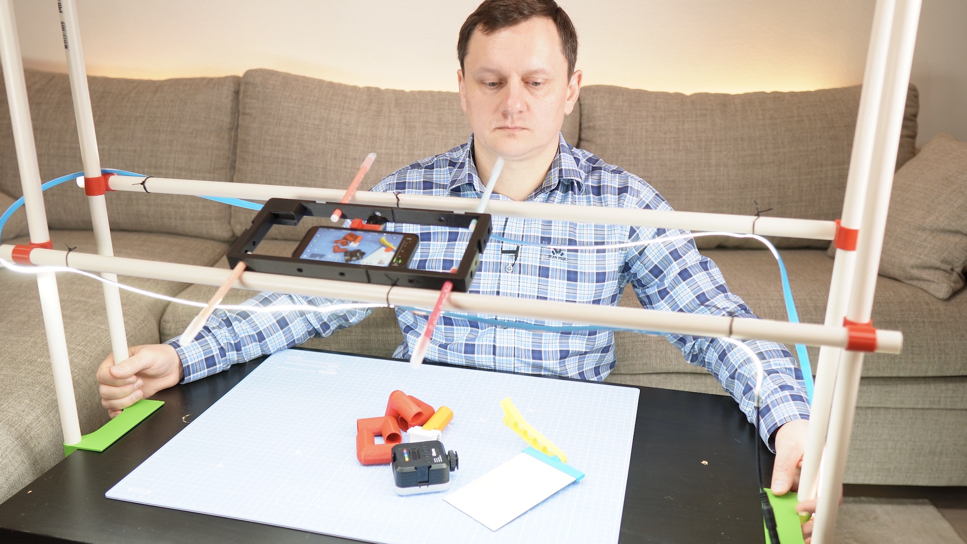 Overhead camera rig / slider with phone camera cage por Pavlo Khmel ...