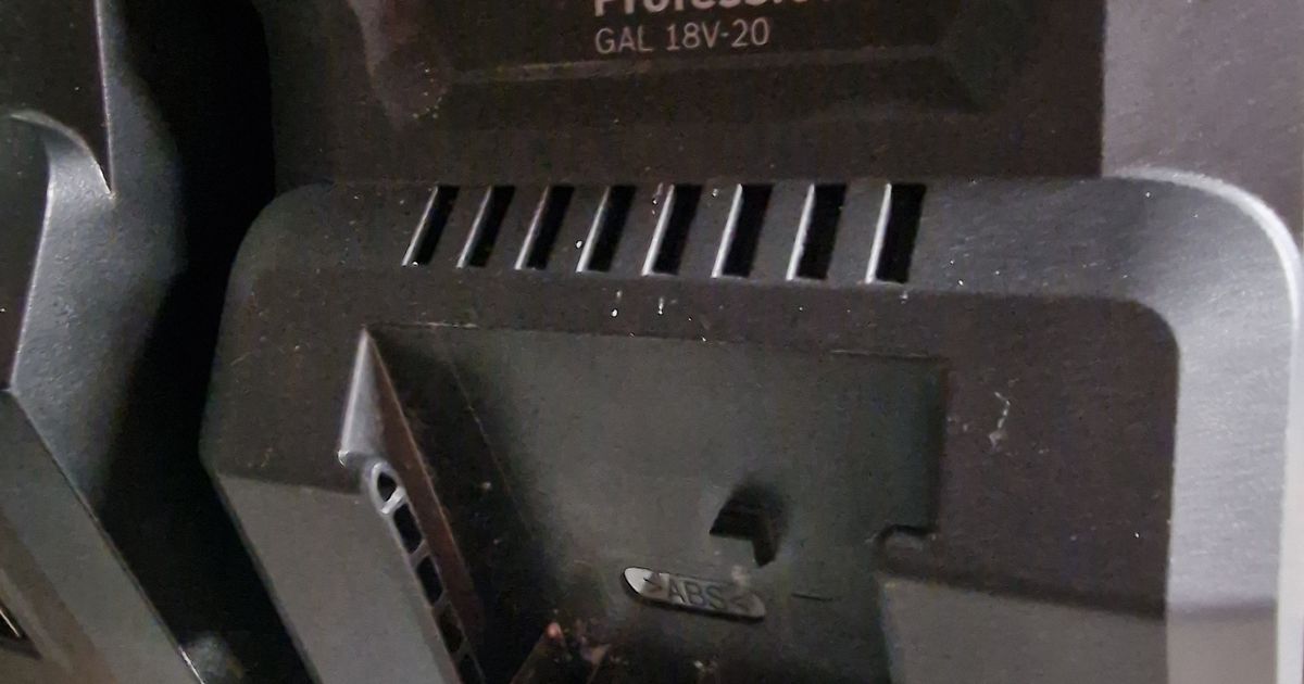 Support mural Bosch GAL 18V-20 by Youpak | Download free STL model ...