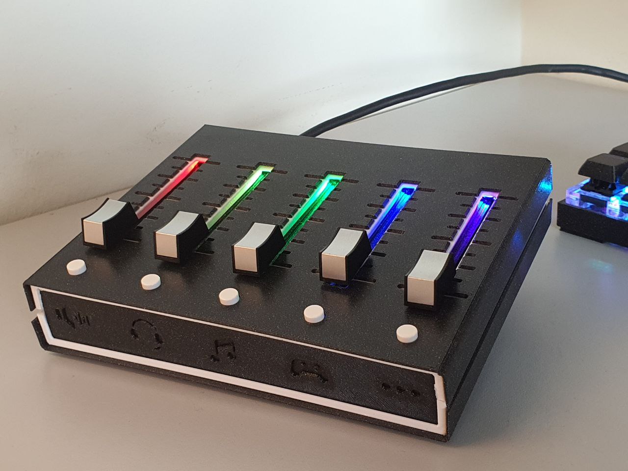 Deej Audio Fader Enclosure by Skyfighter | Download free STL model ...