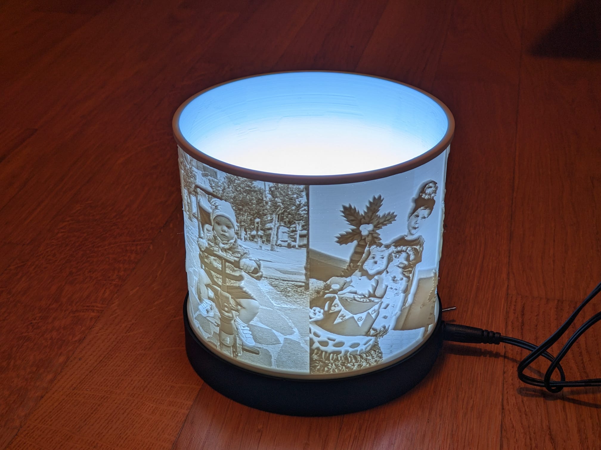 Simple cylindrical lithophane holder by Luca Vitucci | Download free ...