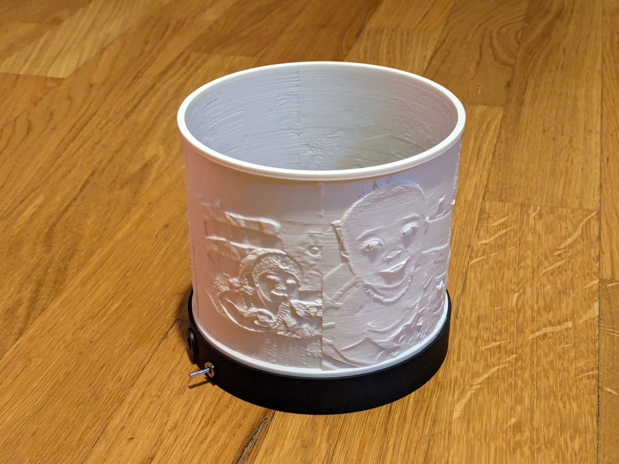 Simple cylindrical lithophane holder by Luca Vitucci | Download free ...