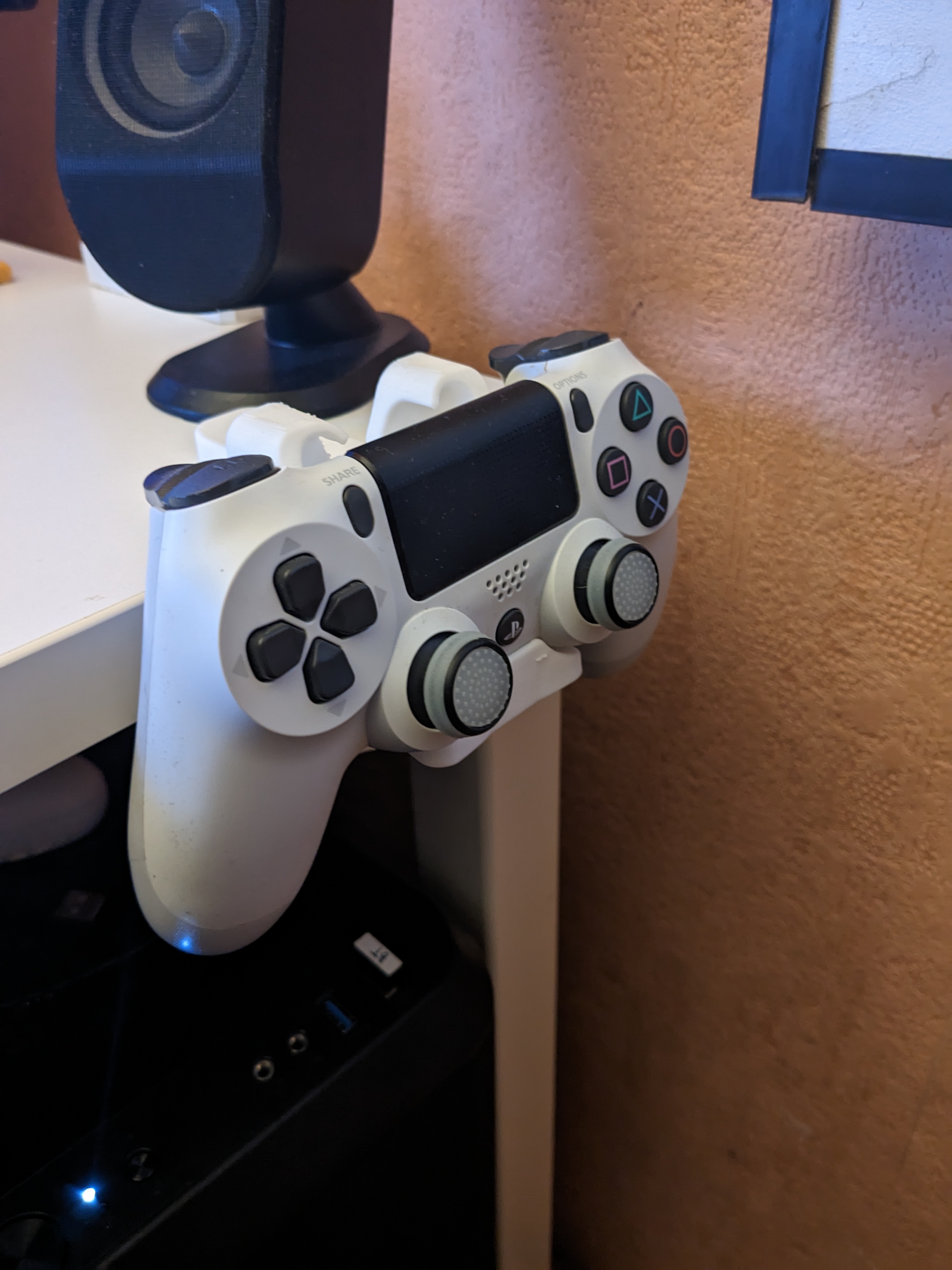 Playstation Dualshock 4 desk mount by Tai-Min | Download free STL model ...