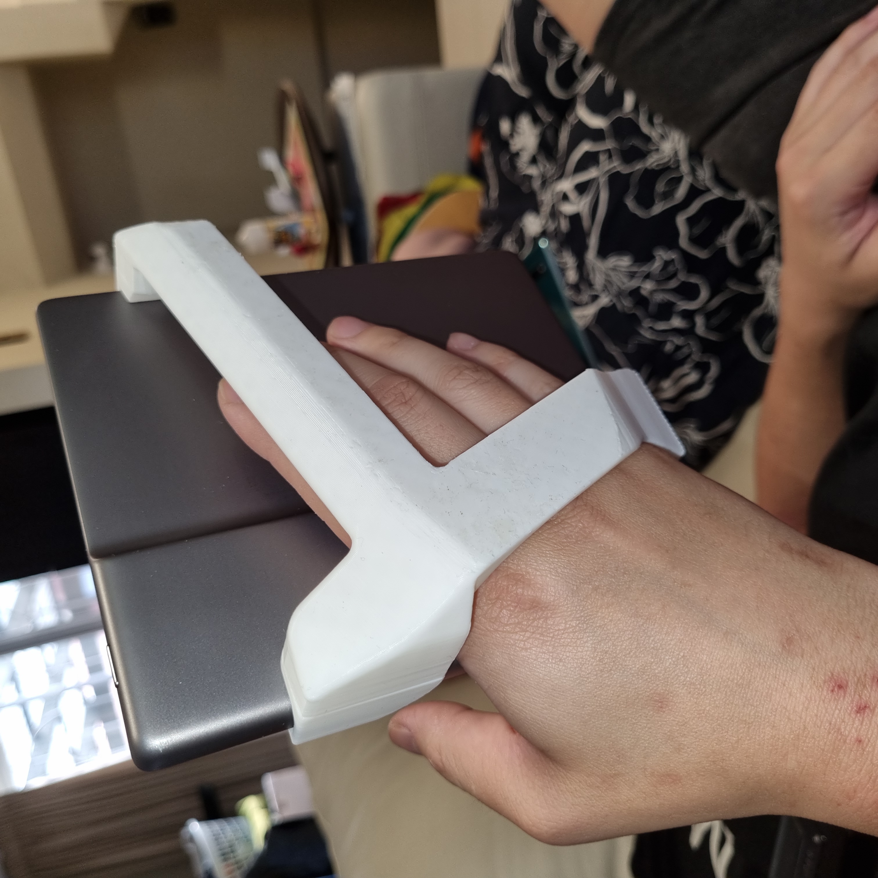 Kindle Oasis Handhold (right handed) by Mike2121 | Download free STL ...
