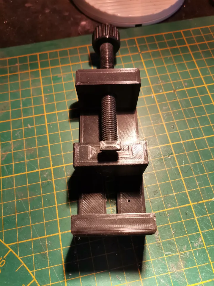 Small desktop vise by Wilfred | Download free STL model | Printables.com