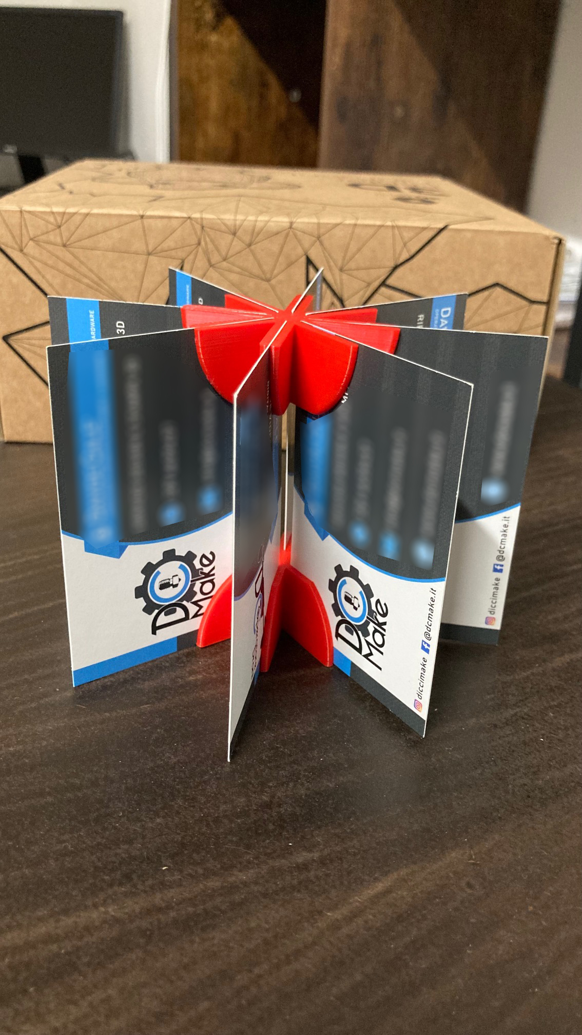 Simple & Fast-Printing Business Card Holder by DCMake | Download free ...