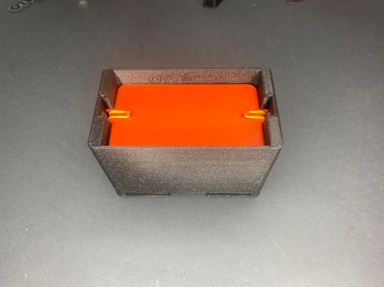 Rubber band loaded Business Card Holder / Dispenser von Horacio ...