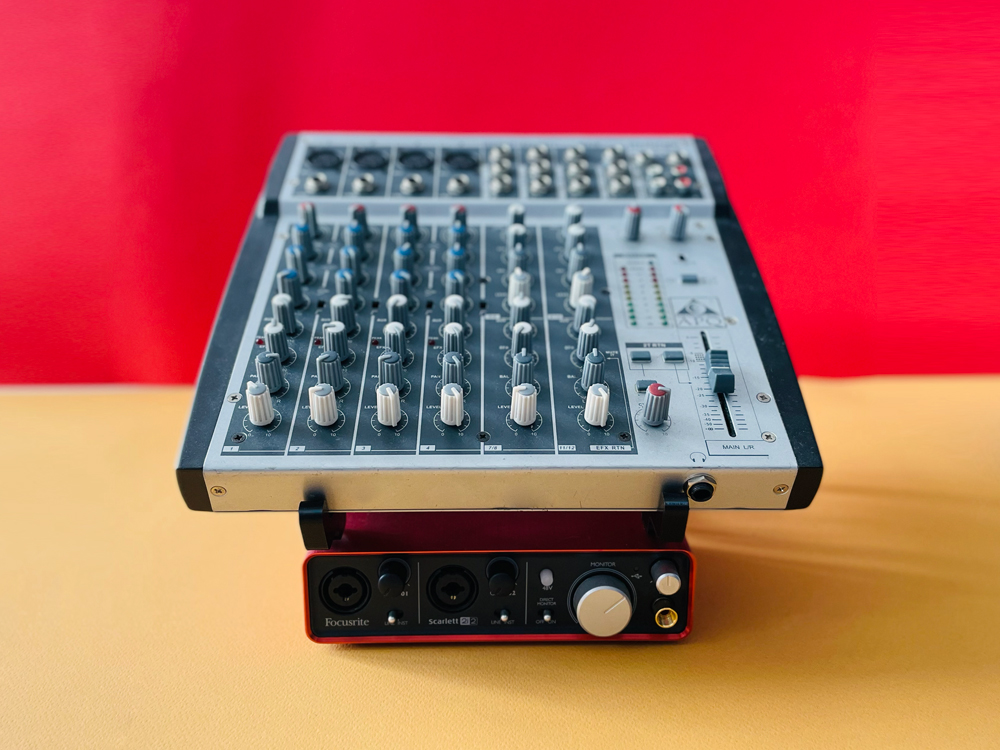 Mixer stand with Focusrite audio interface by Alessiodral | Download ...