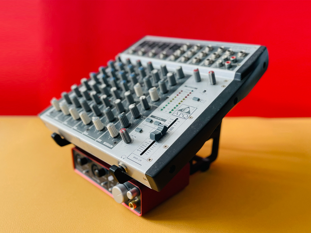 Mixer stand with Focusrite audio interface by Alessiodral | Download ...