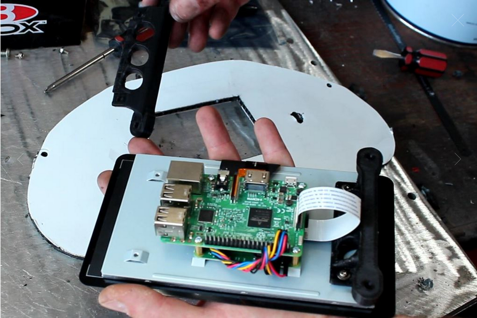 Raspberry Pi 7inch Screen Mount by BeavisMotorsport | Download free STL ...