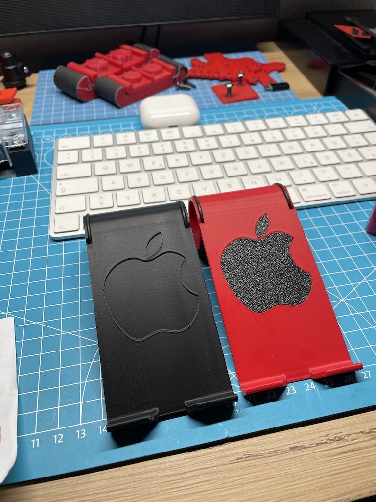 iPhone 6-14 Stand by hangloose | Download free STL model | Printables.com