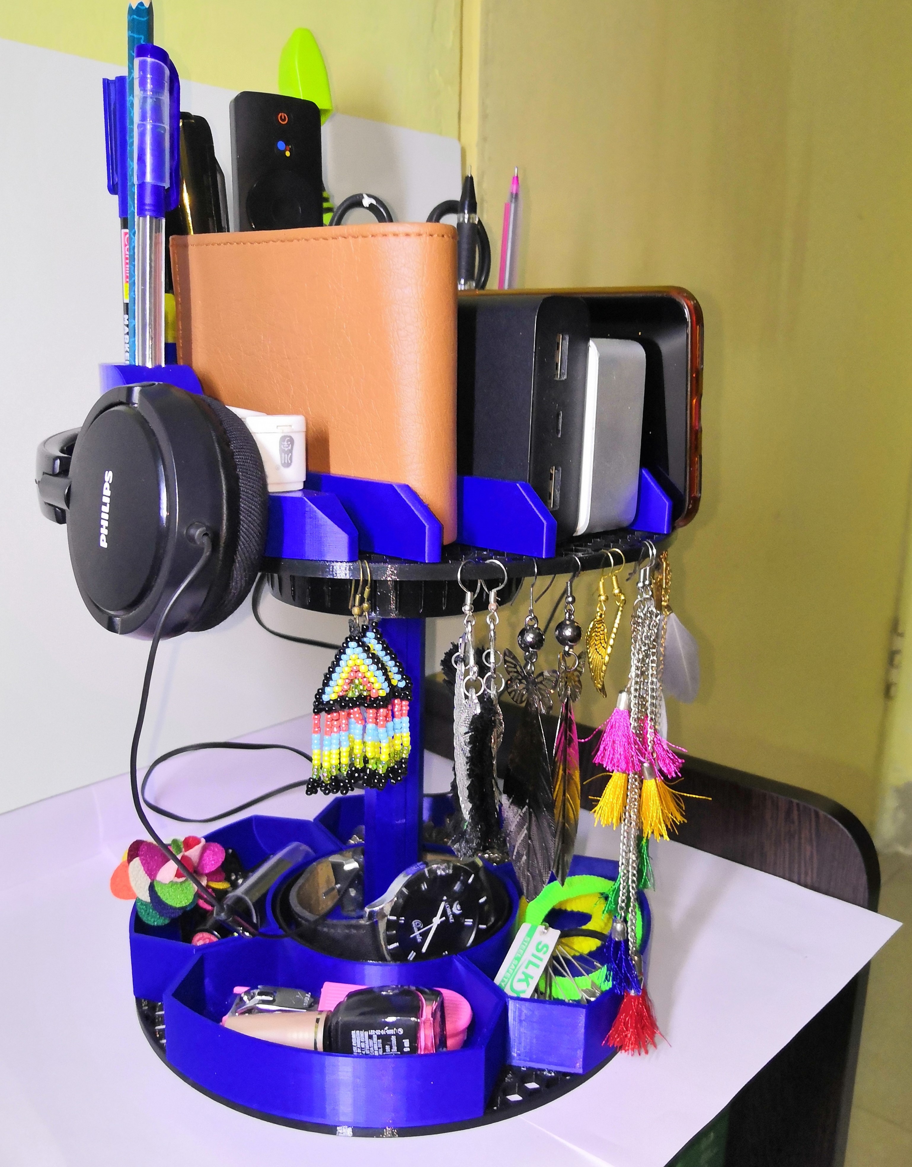 Deskbot : Super Desktop organizer : Fits all the spools by Sharad ...