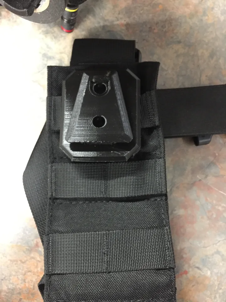 ToughBuilt Molle Clip Hub by Paglia Industries | Download free STL ...