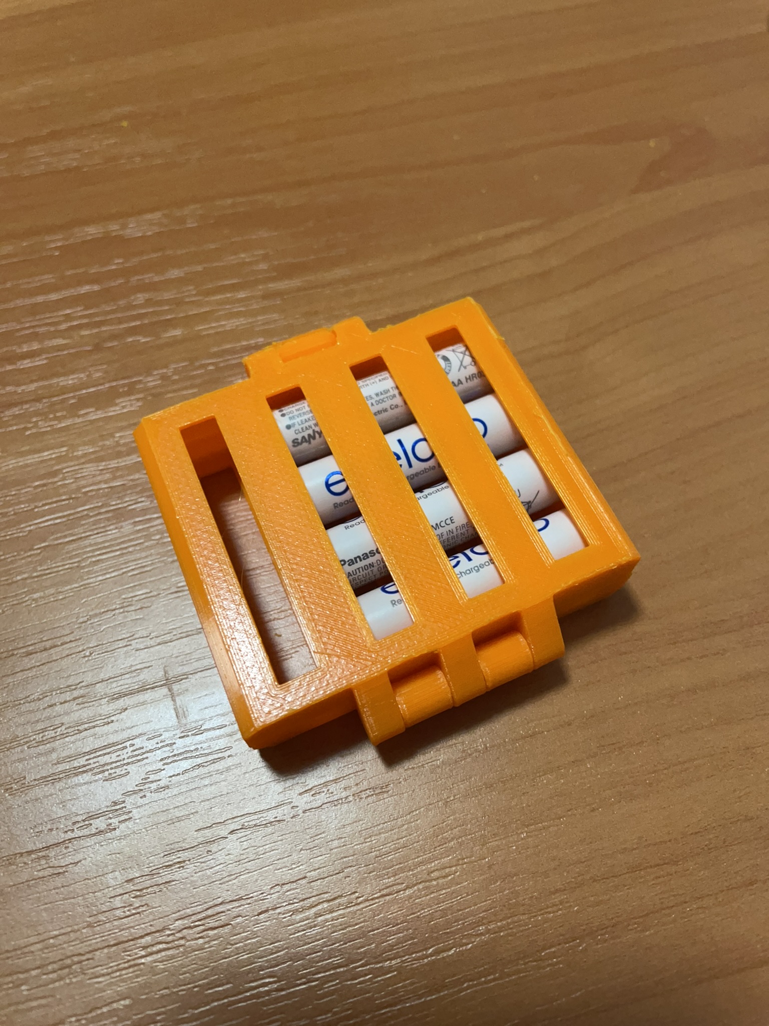 4xAA or 4xAAA lightweight battery case by Jan Chocholouš | Download ...