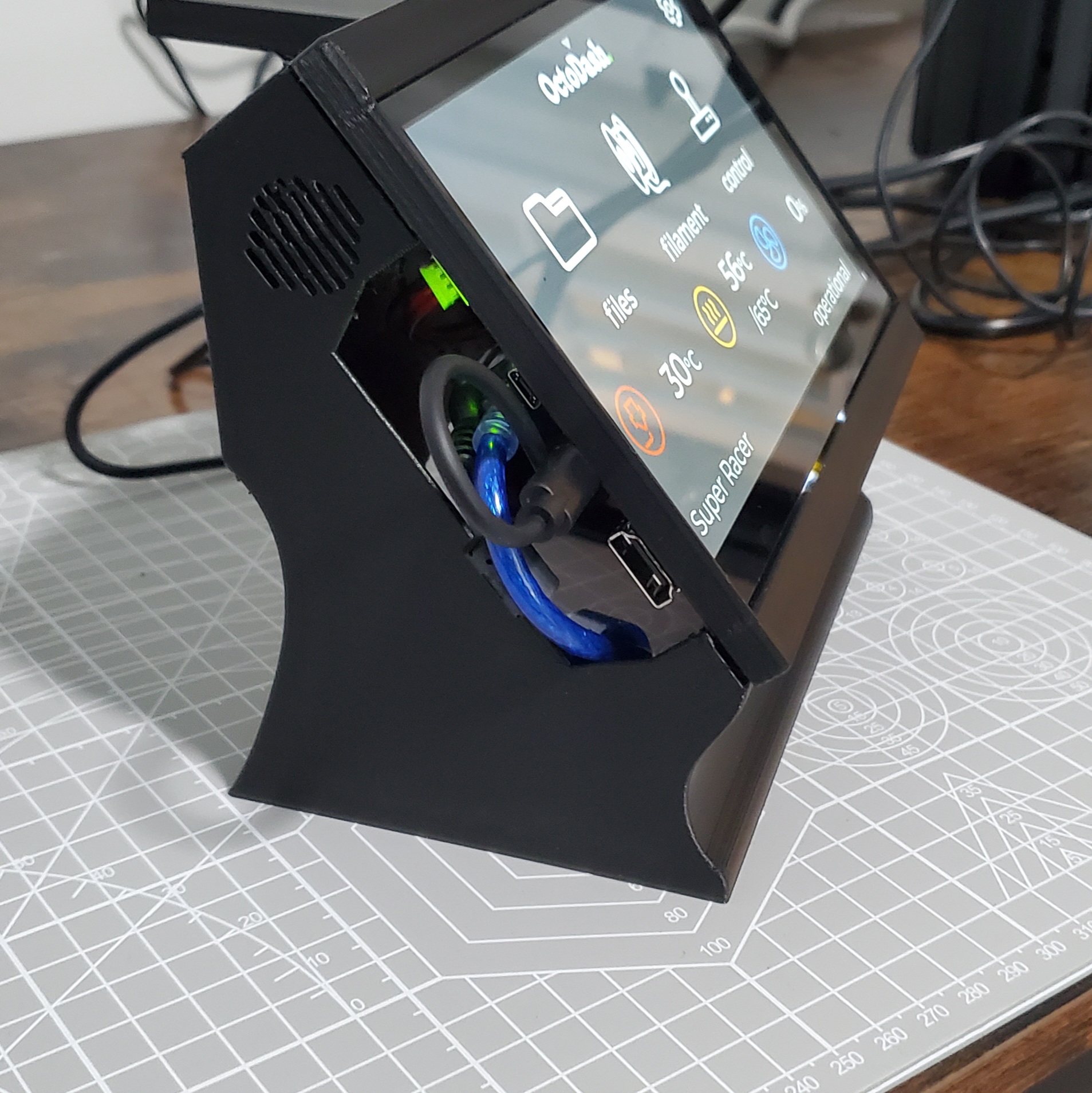 Stand for 7 inch Touchscreen and Raspberry Pi da Tripod Tech | Scarica il modello STL gratuito ...