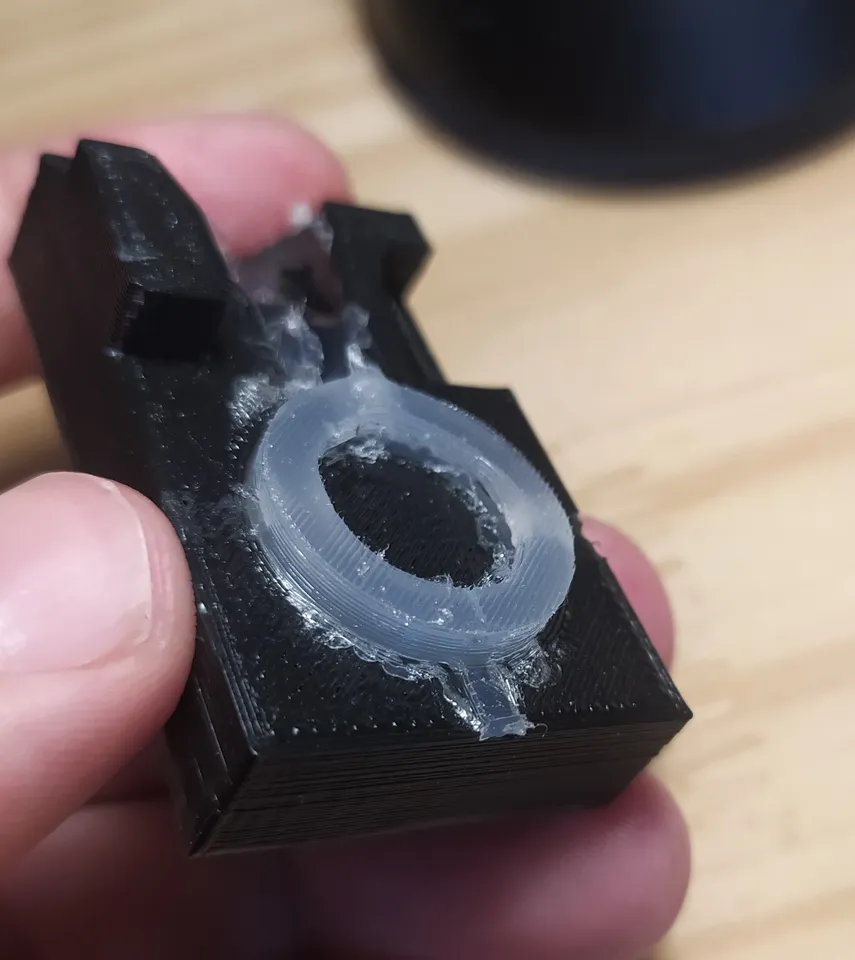 Experiments with hot glue injetion mold by Ricardo Weissenberg ...