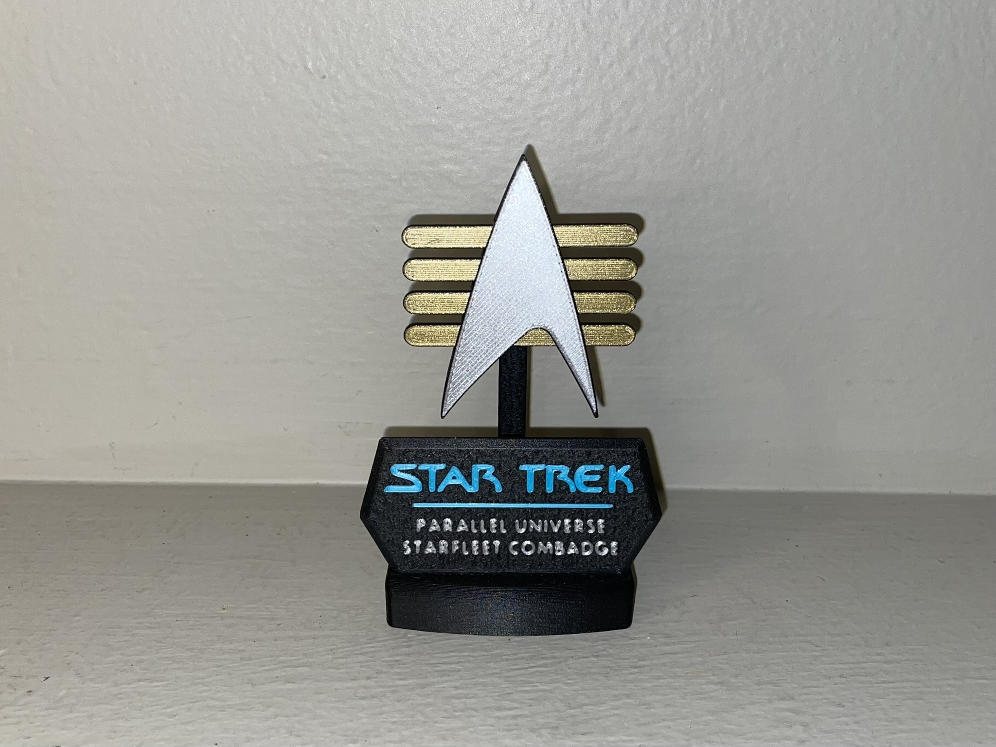 Star Trek Parallel Universe Combadge by 𝗨𝗻𝗶𝗺𝗮𝘁𝗿𝗶𝘅𝗥𝗲𝗱🪐🌠 | Download free ...