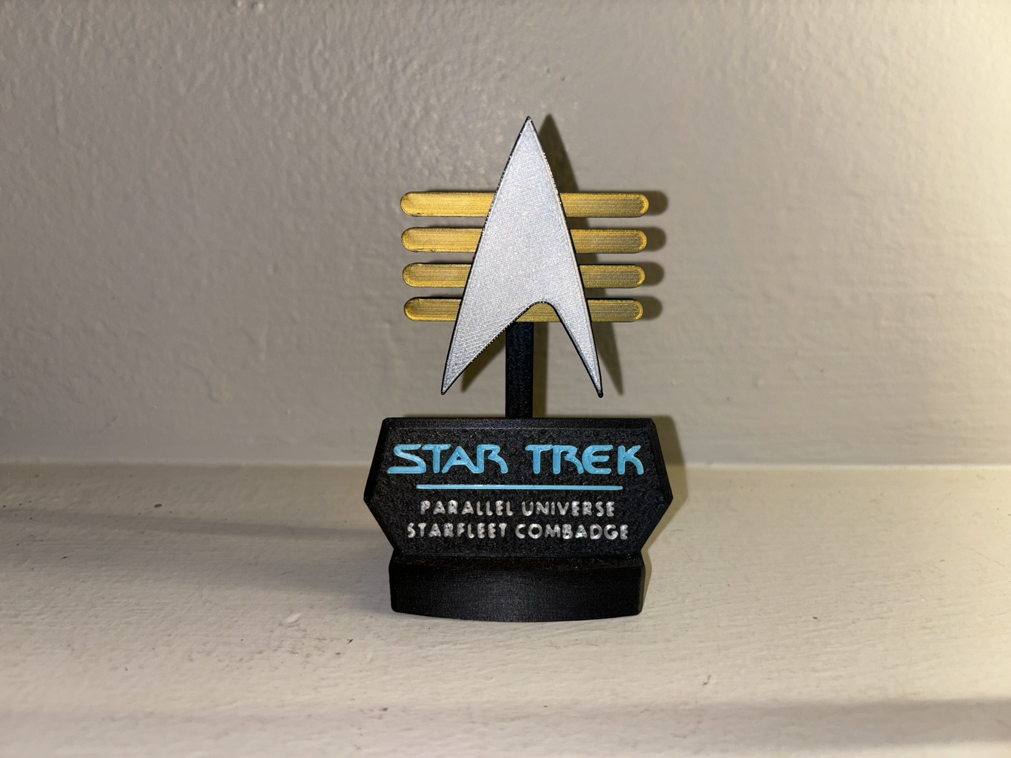 Star Trek Parallel Universe Combadge by 𝗨𝗻𝗶𝗺𝗮𝘁𝗿𝗶𝘅𝗥𝗲𝗱🪐🌠 | Download free ...