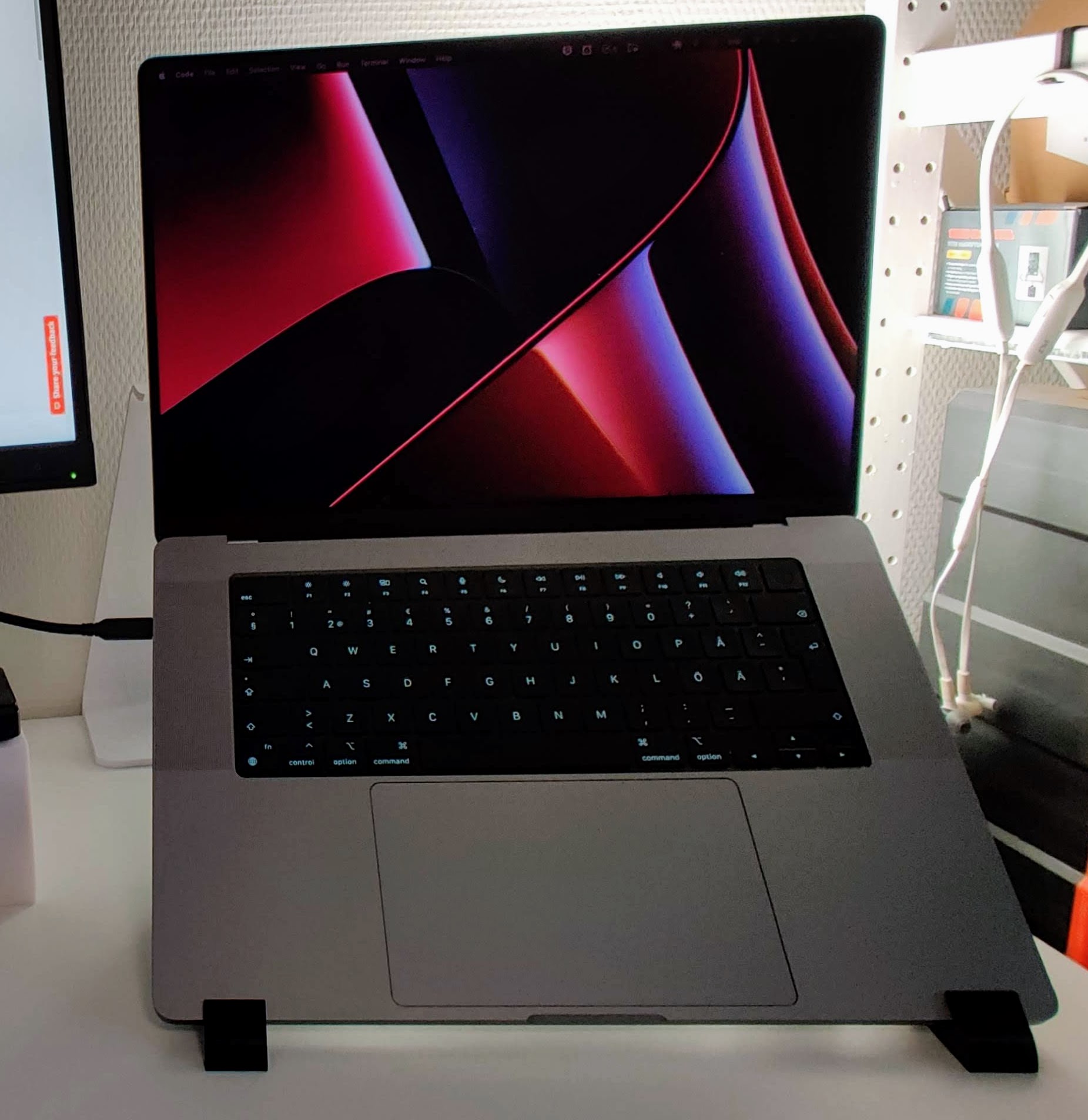 Simple laptop stand MacBook Pro m 16-inch M1 by Matti | Download free ...