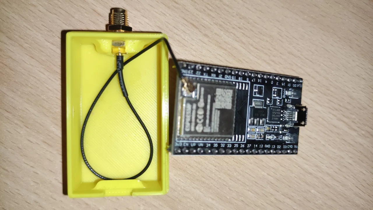 ESP32 with antenna case by pazzicz | Download free STL model ...