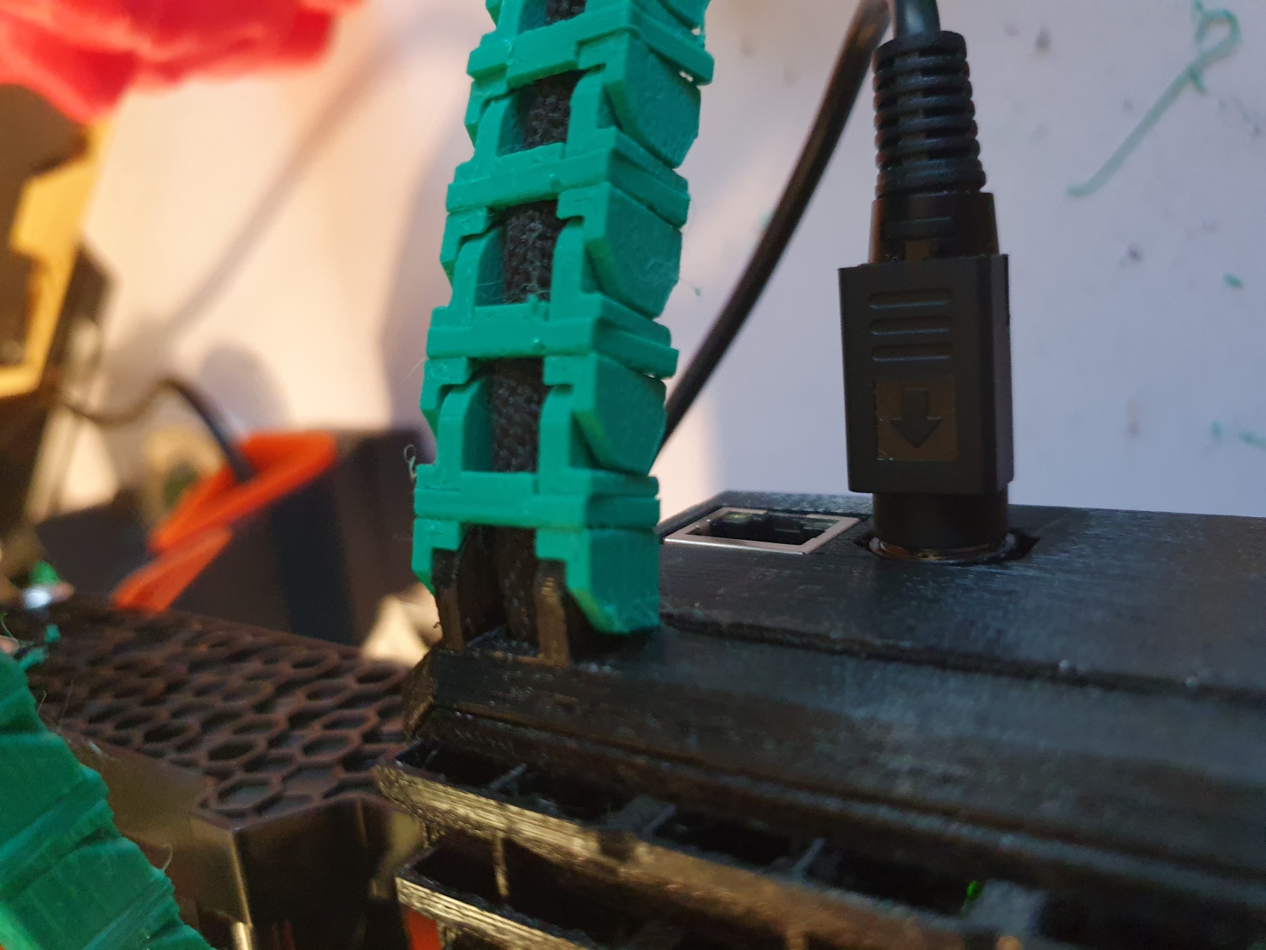 Z-Box Lid with Chain Connector by Rob | Download free STL model ...