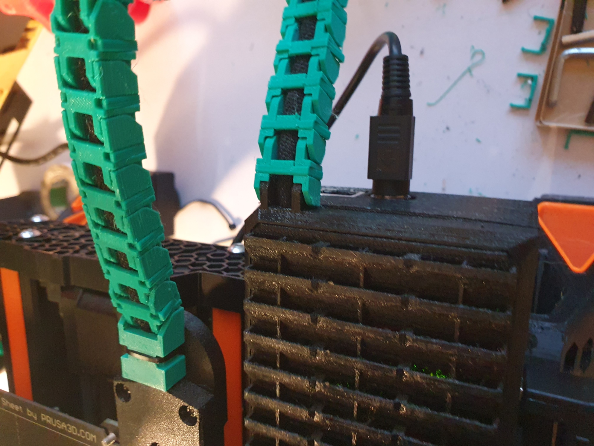 Z-Box Lid with Chain Connector by Rob | Download free STL model ...
